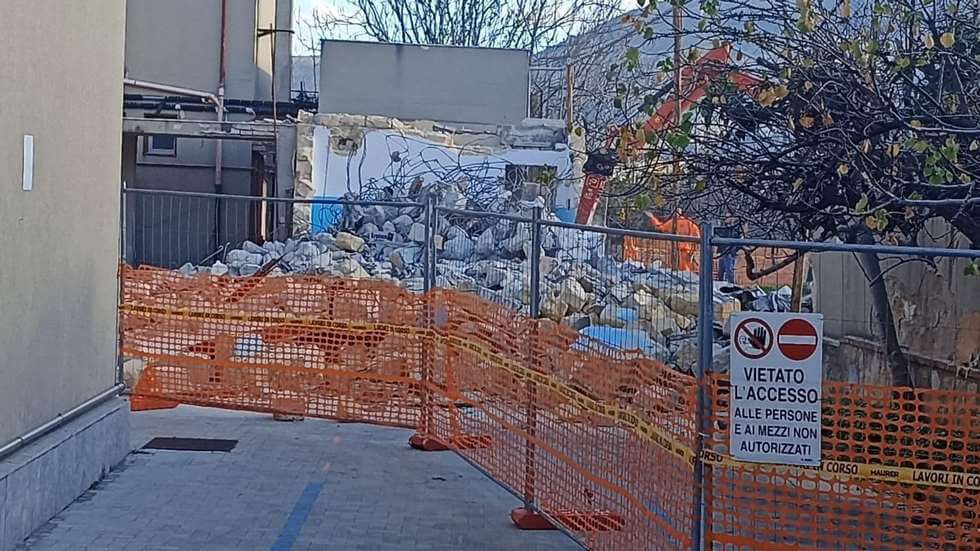 Procedono i lavori per la realizzazione della nuova scuola dell'infanzia :: altavillaMilicia.com